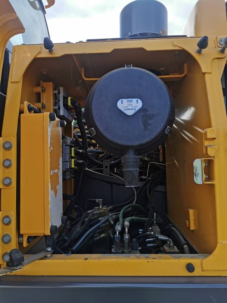 Buy Used Volvo EC300DL Crawler Excavator for sale in Stockholm, Sweden ...