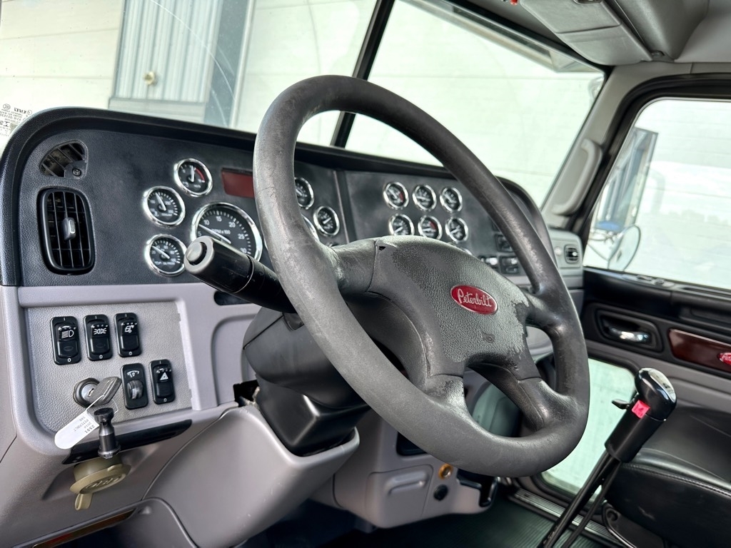 Peterbilt 388 Interior 2011 Peterbilt 388 6 X 4 Service Truck Auction