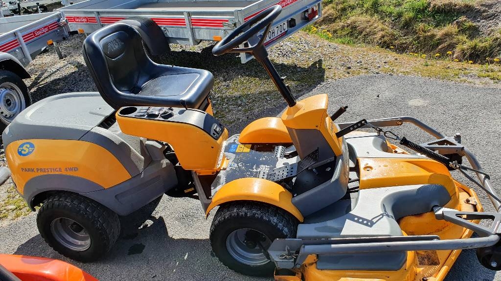 Stiga Park - Åkgräsklippare - Grönytemaskiner - Begagnade maskiner