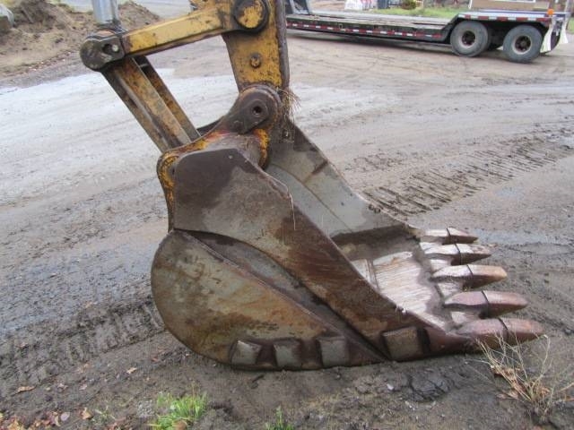 CAT 235 B