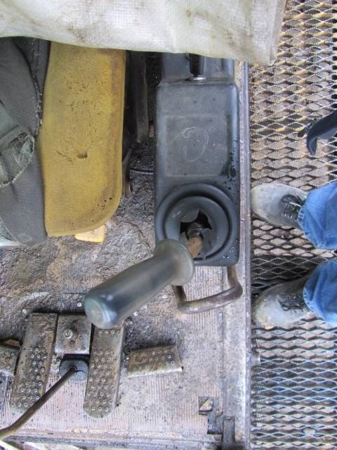 CAT 235 B