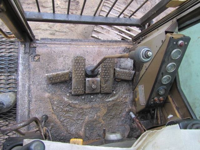 CAT 235 B