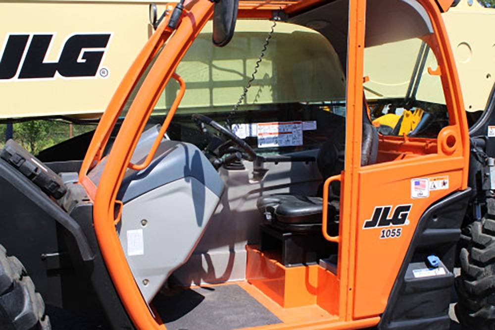 JLG 1055