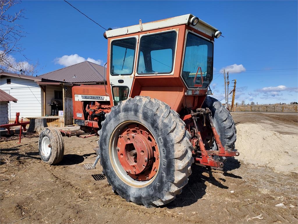 International 856