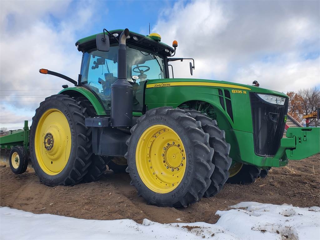 John Deere 8335R