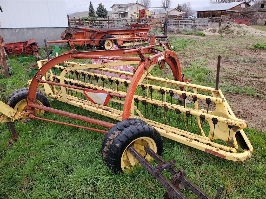 New Holland 258