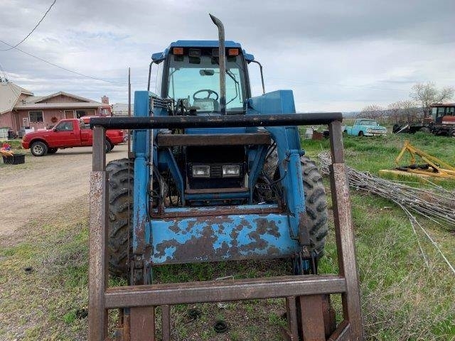 New Holland 7740 MFWD Tractor w/ loader
