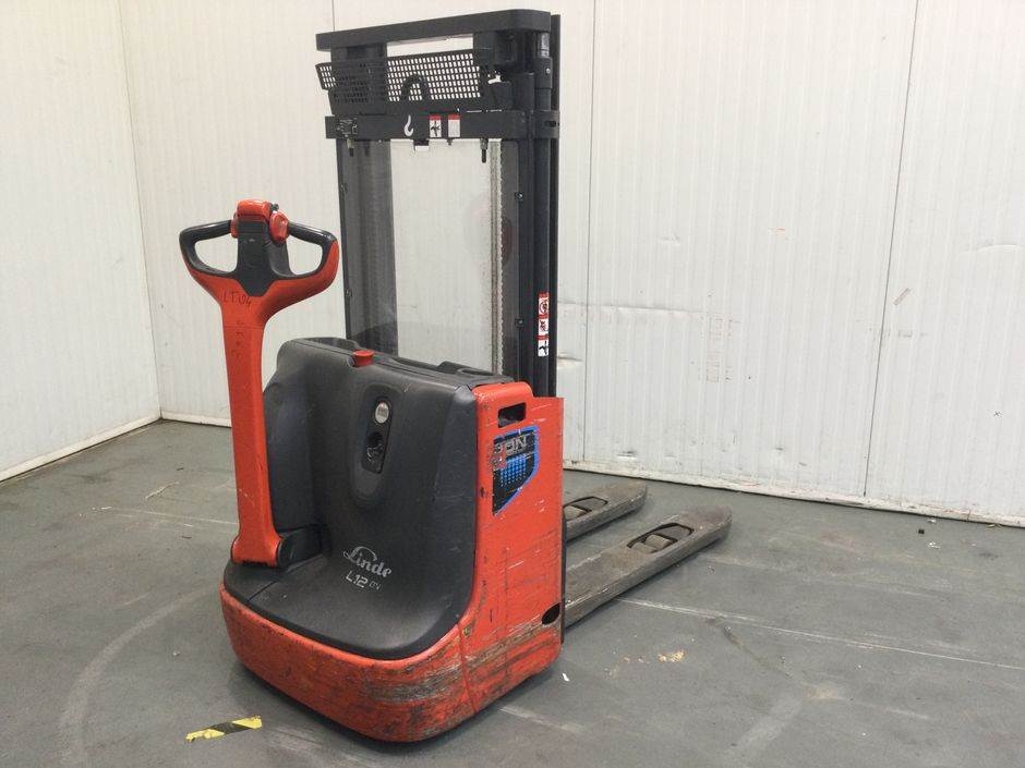 Stackers - Material handling equipment - Motrac