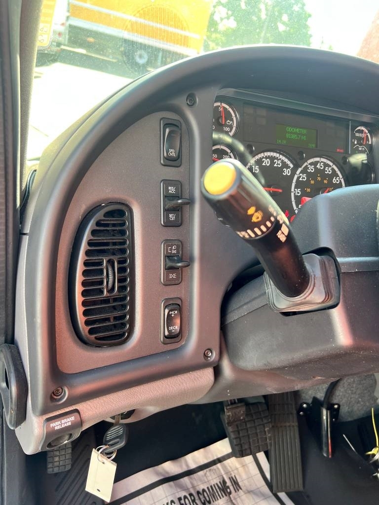 Freightliner Business Class M2 106