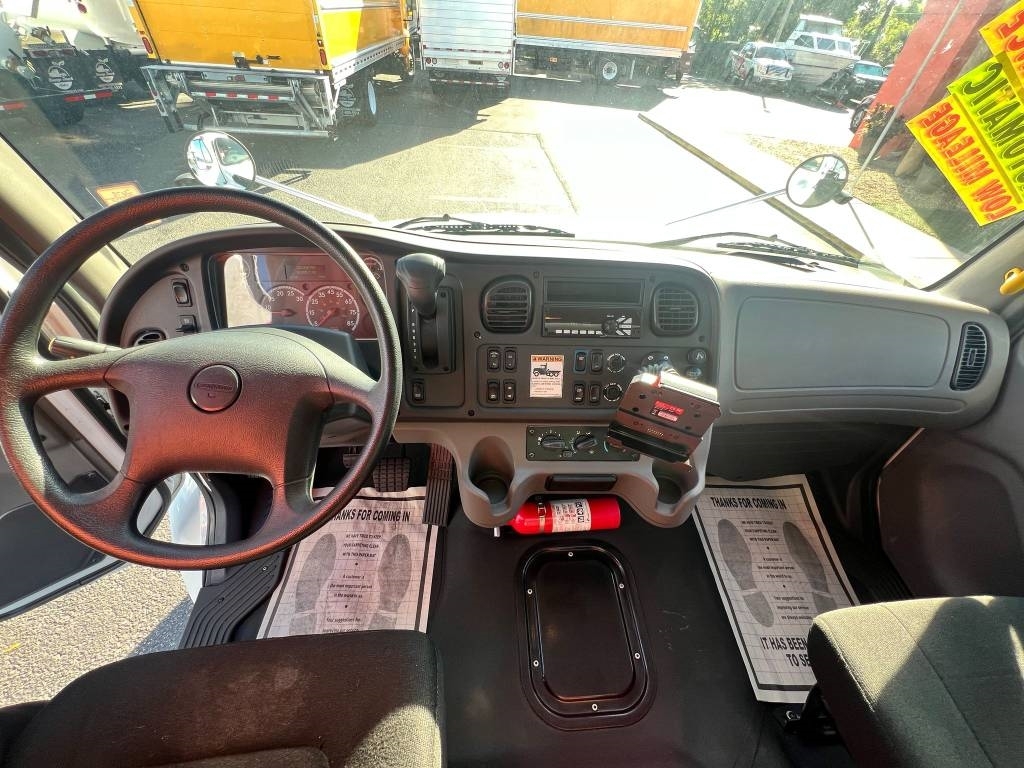 Freightliner Business Class M2 106