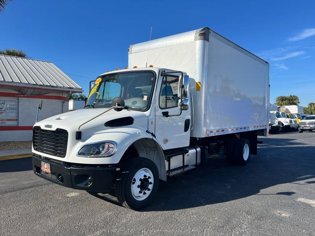 Freightliner Business Class M2 106