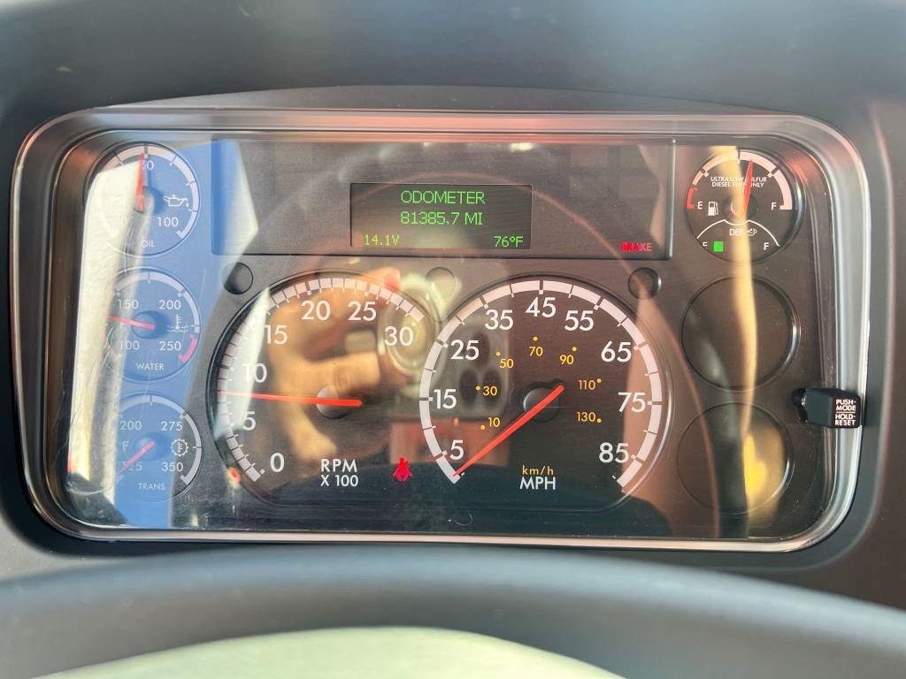 Freightliner Business Class M2 106