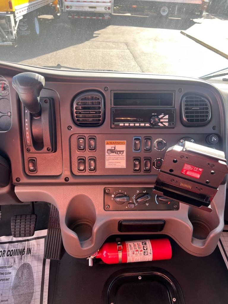 Freightliner Business Class M2 106