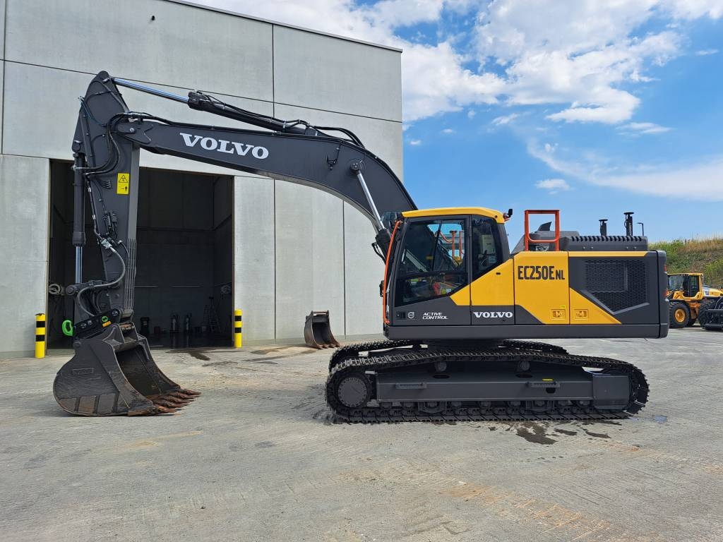 Volvo EC250ENL - Crawler Excavators - Construction Equipment - Volvo CE ...