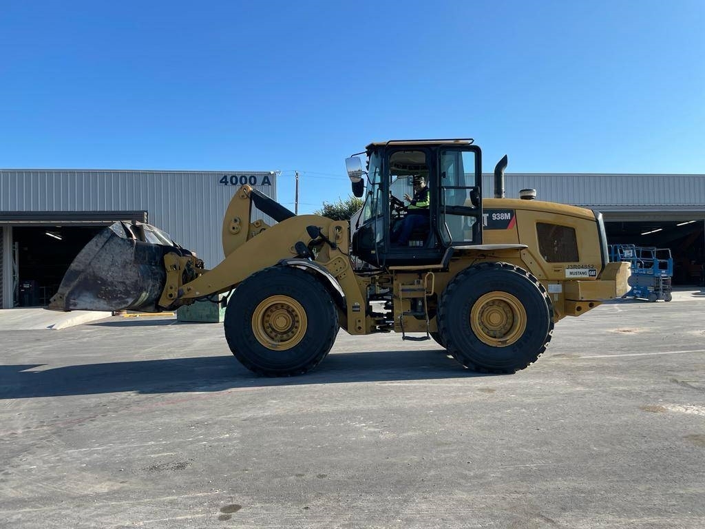CAT 938M