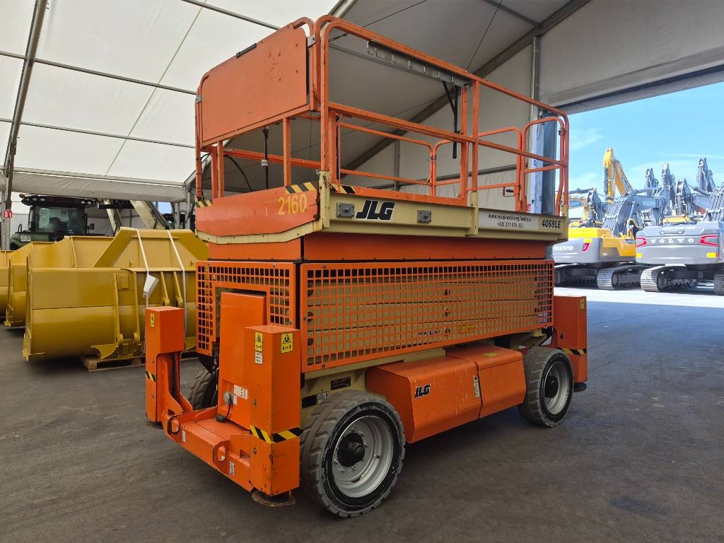 JLG 4096 LE + outriggers (Multiple units available) - Scissor lifts ...