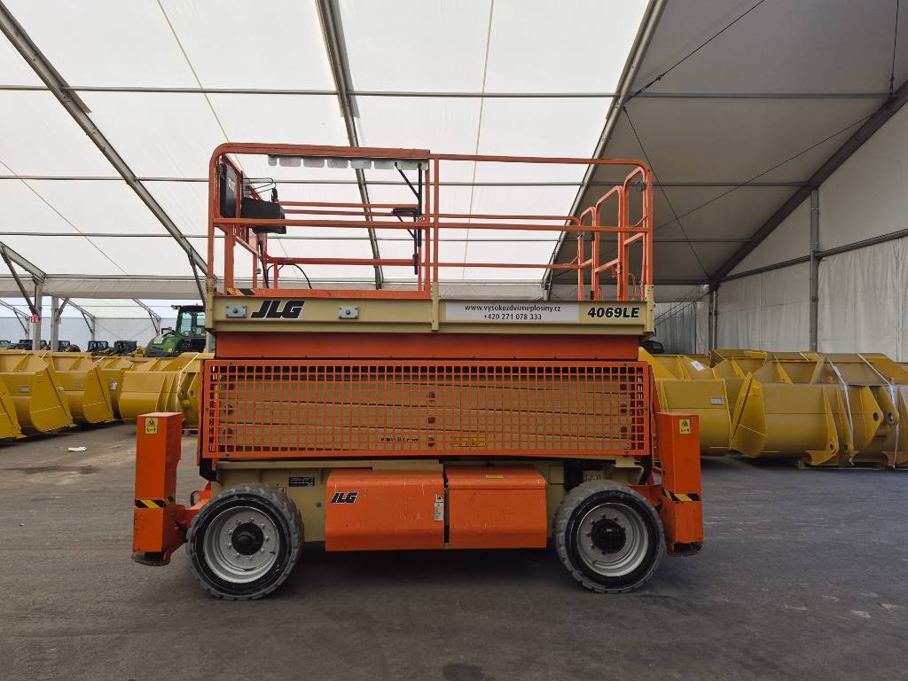 JLG 4096 LE + outriggers (Multiple units available) - Scissor lifts ...