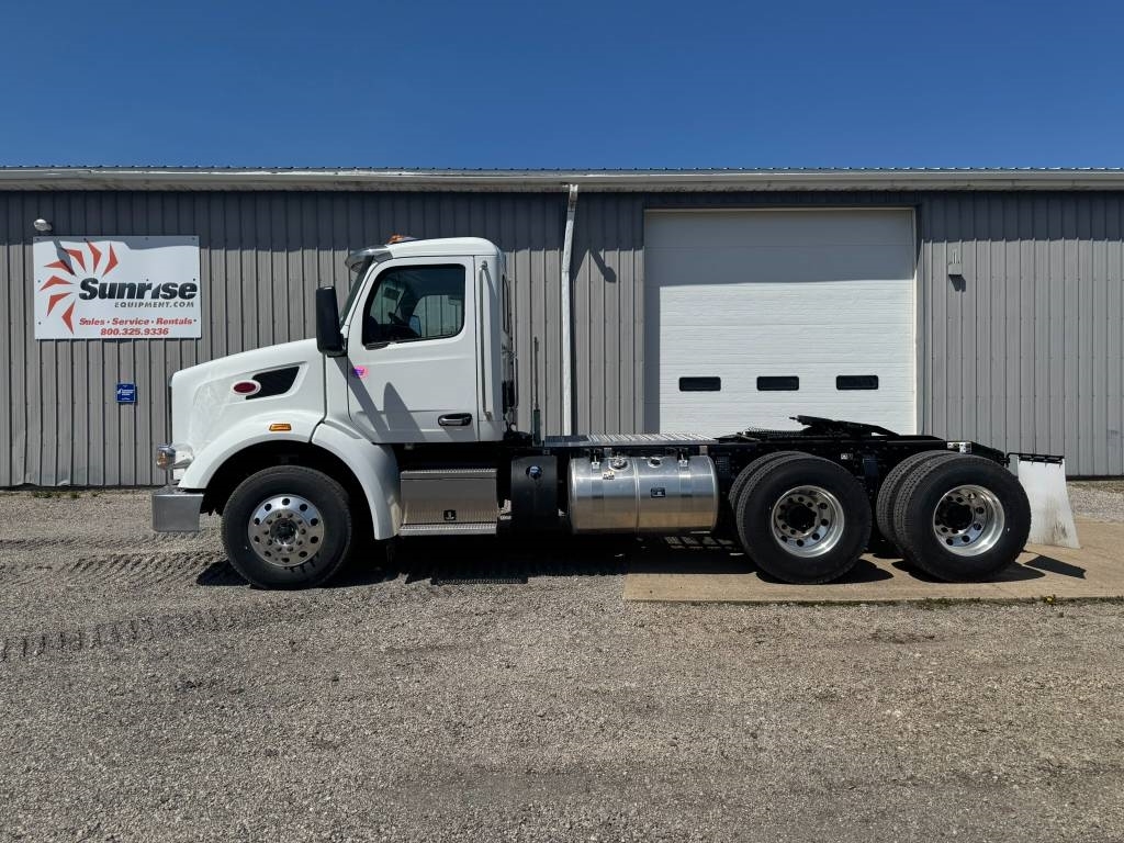 [Other] 2025 Peterbilt 567 Tandem Axle Day Cab
