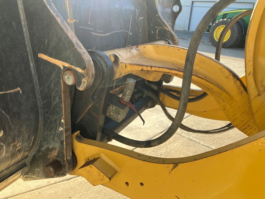 CAT 908m