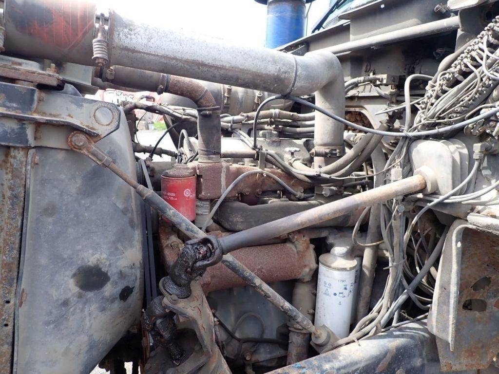 Mack DM690S