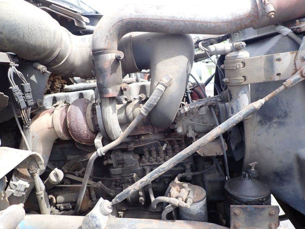 Mack DM690S