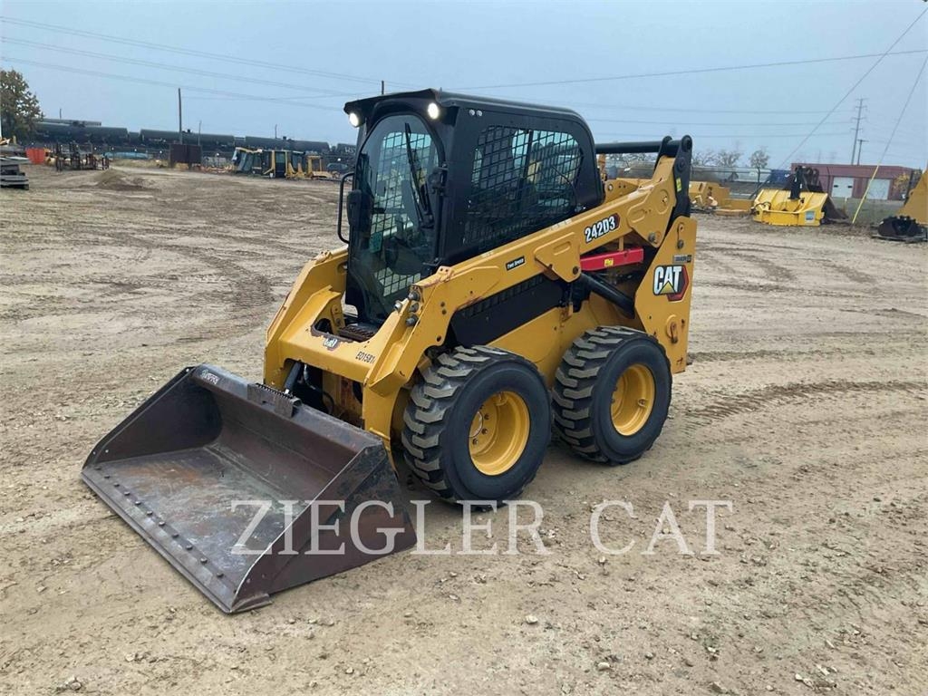 CAT 242D3 - Minicargadoras - Construcción - CATERPILLAR WORLDWIDE