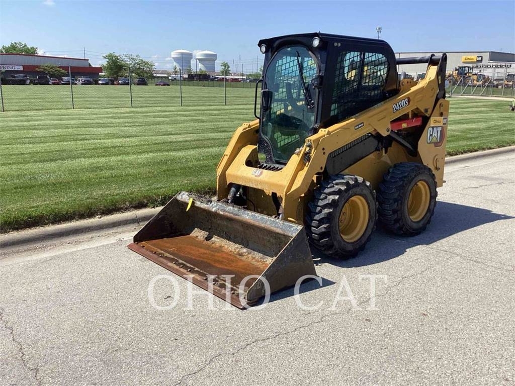 CAT 242D3 C3H2 - Minicargadoras - Construcción - CATERPILLAR WORLDWIDE