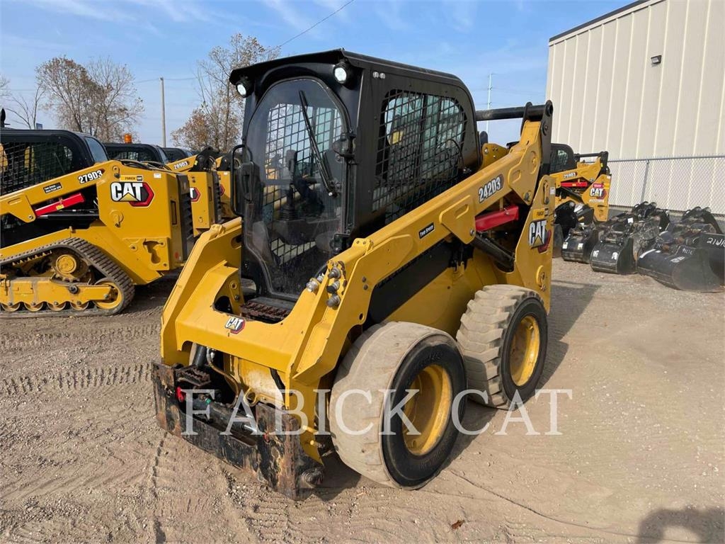 CAT 242D3 C3H2 - Minicargadoras - Construcción - CATERPILLAR WORLDWIDE