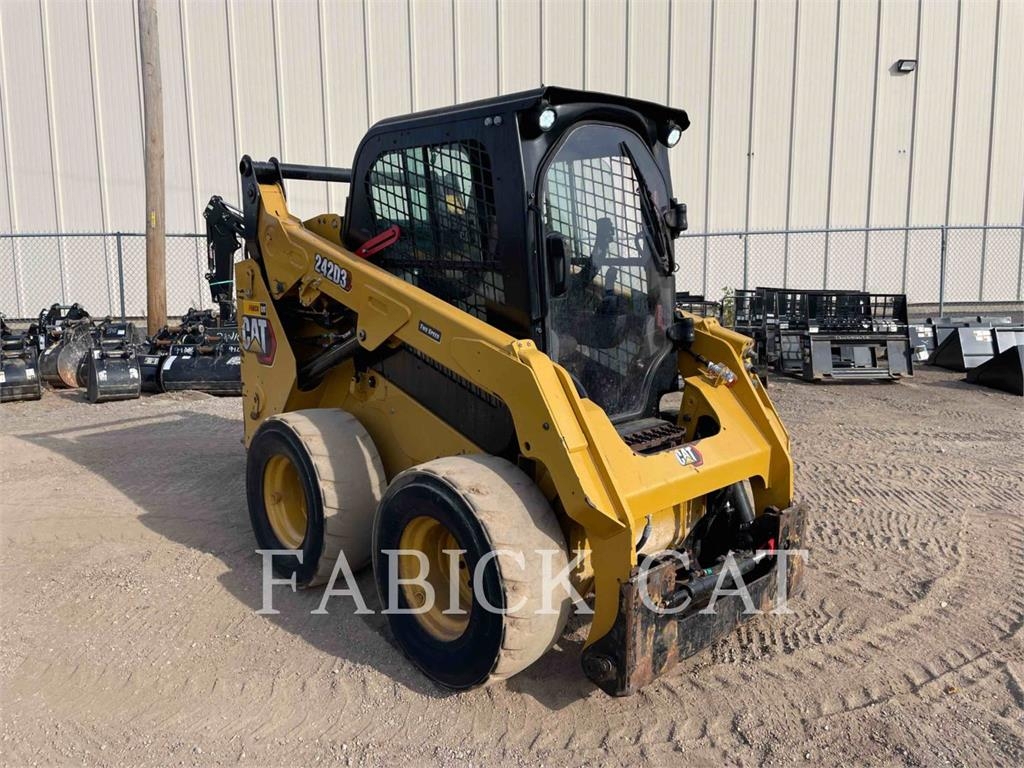 CAT 242D3 C3H2 - Minicargadoras - Construcción - CATERPILLAR WORLDWIDE