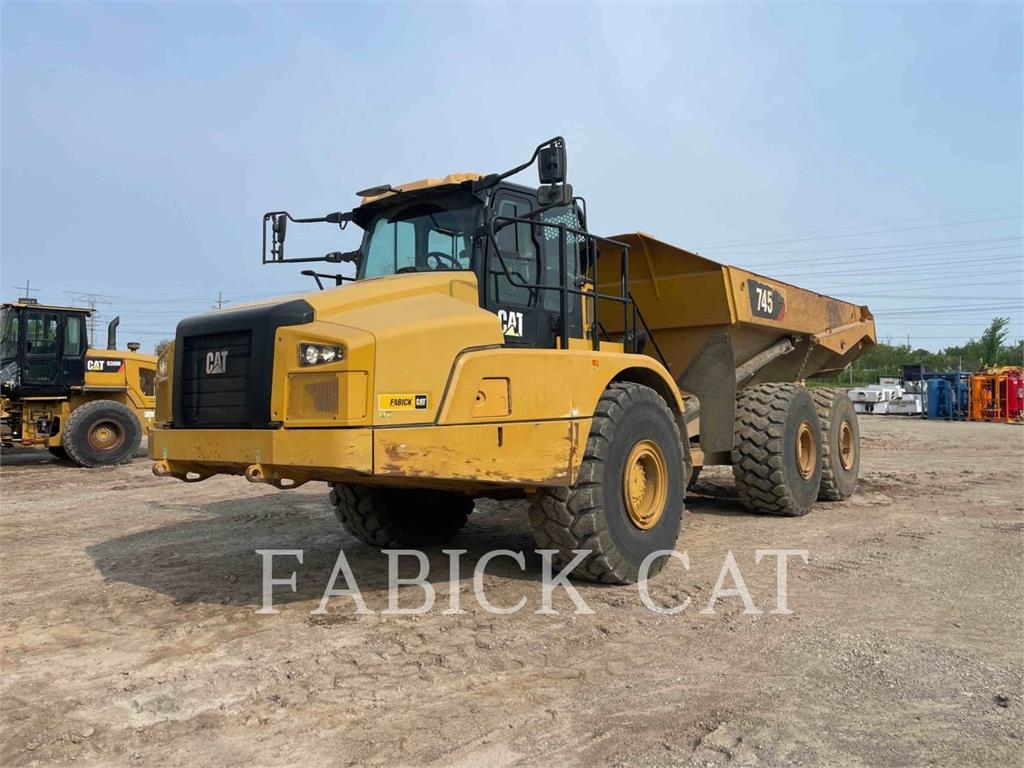 CAT 74504 - アーティキュレート式ダンプトラック - 建設 - CATERPILLAR WORLDWIDE