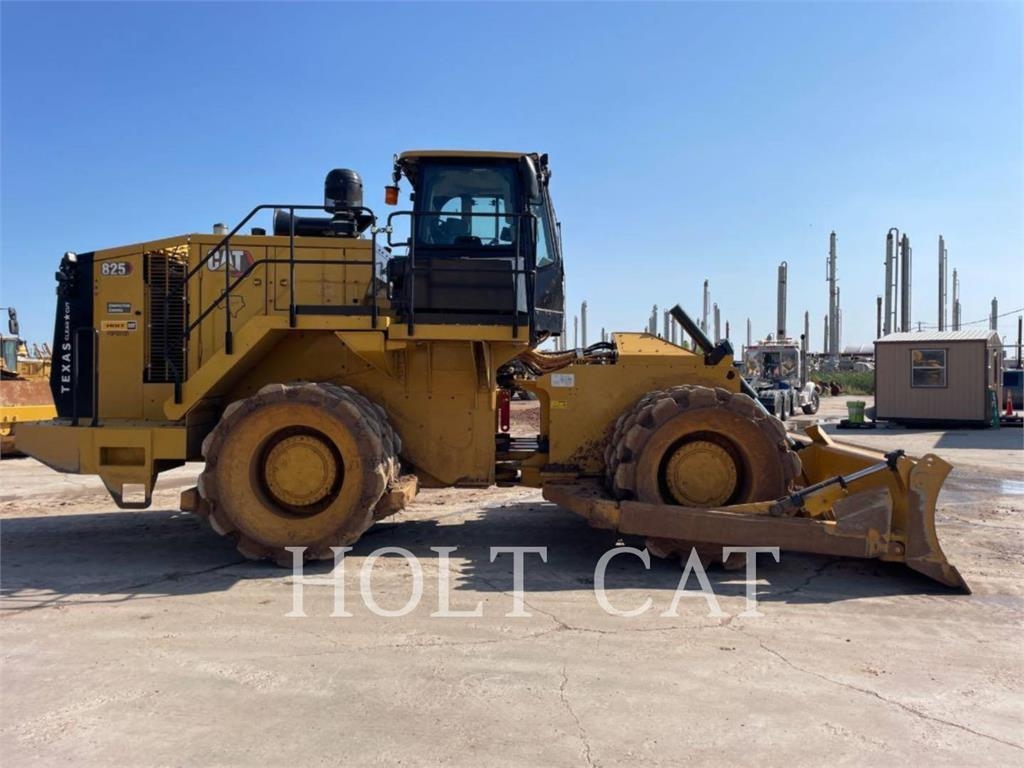 CAT 825 - Compactadores - Construcción - CATERPILLAR WORLDWIDE