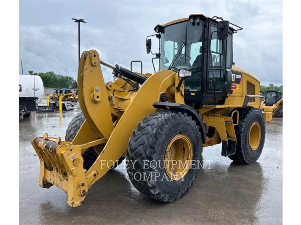 CAT 926M