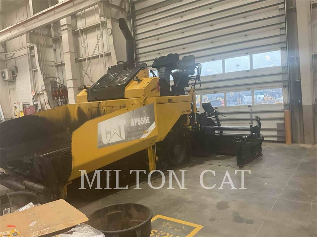 CAT AP555E - Asfaltadoras - Construcción - CATERPILLAR WORLDWIDE