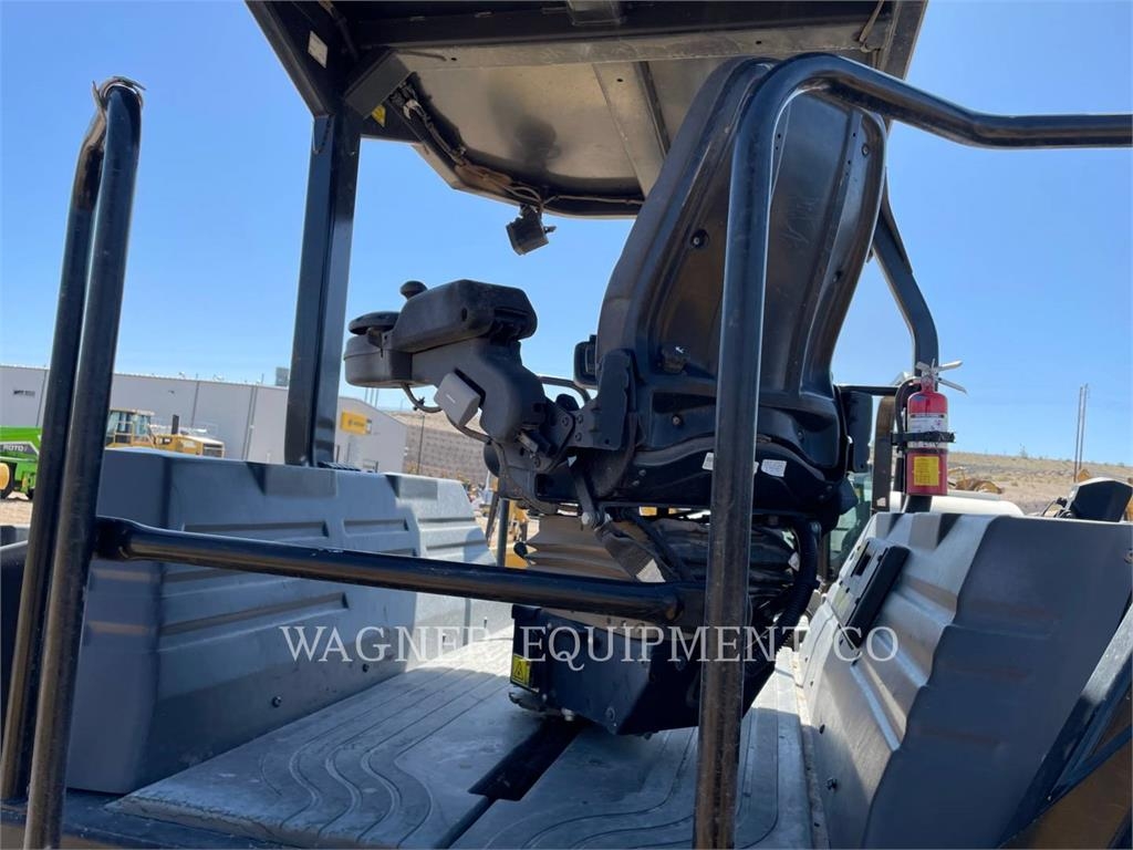 CAT CB16 - Compacteurs - Équipement De Construction - CATERPILLAR WORLDWIDE