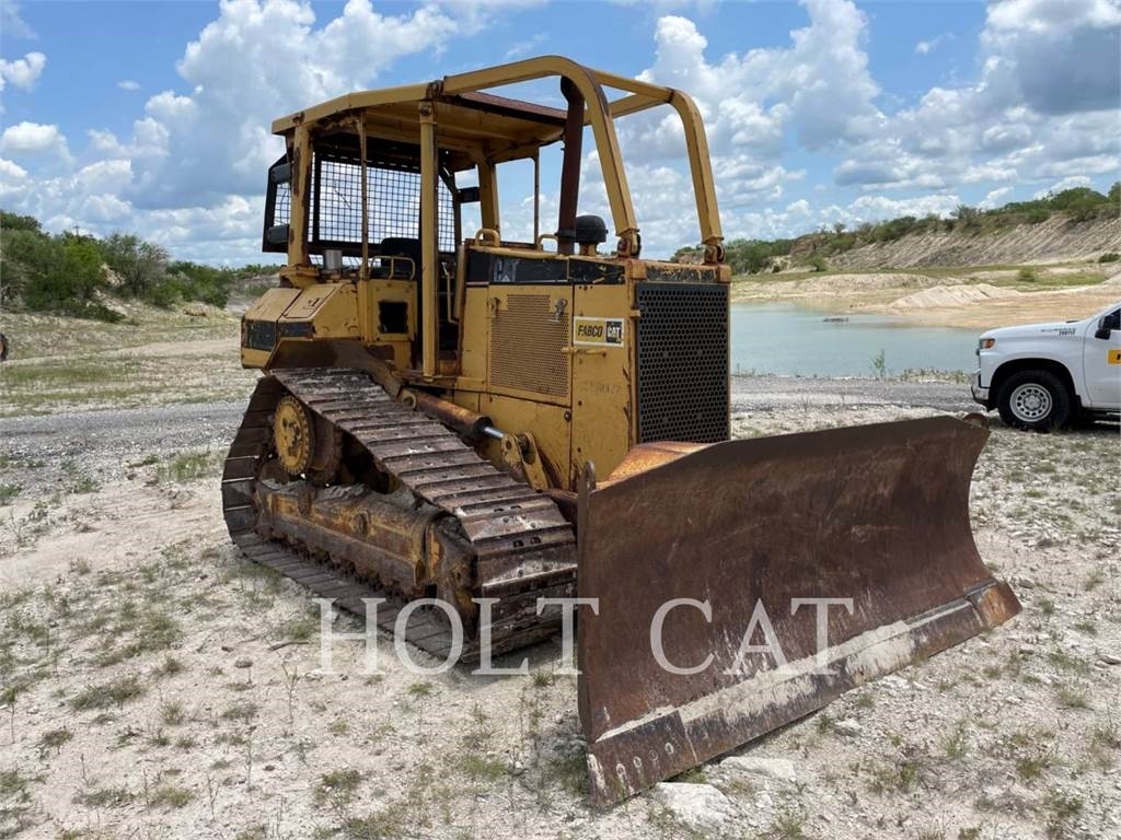 CAT D5M - Buldozer sobre oruga - Construcción - CATERPILLAR WORLDWIDE