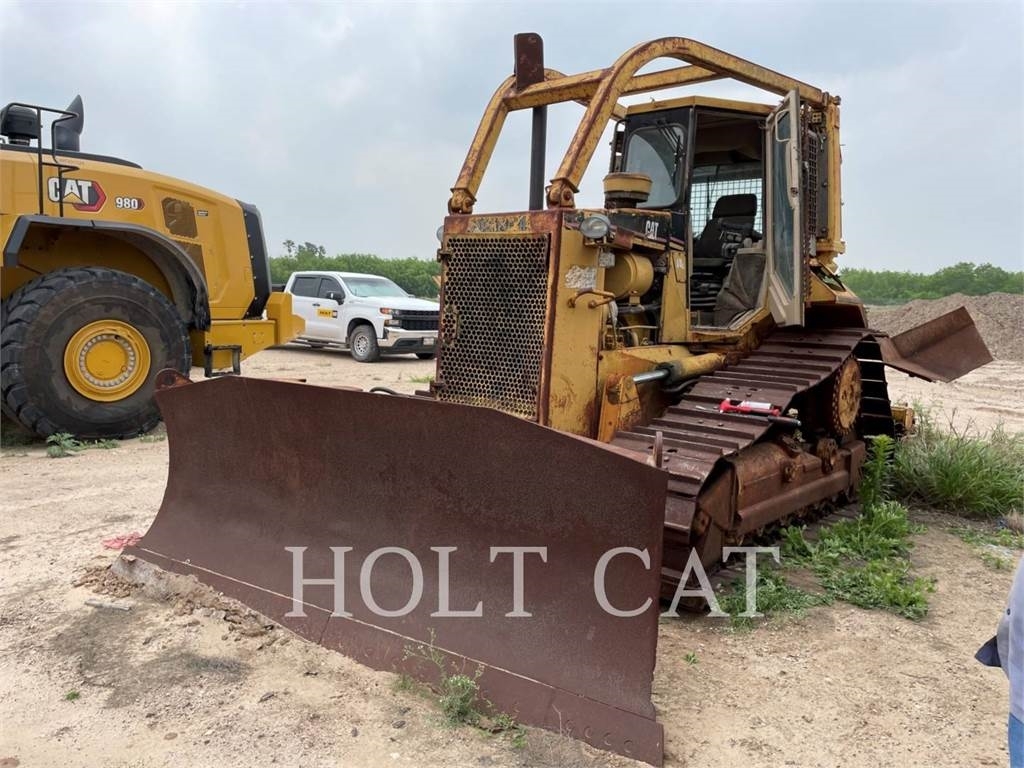 CAT D6M