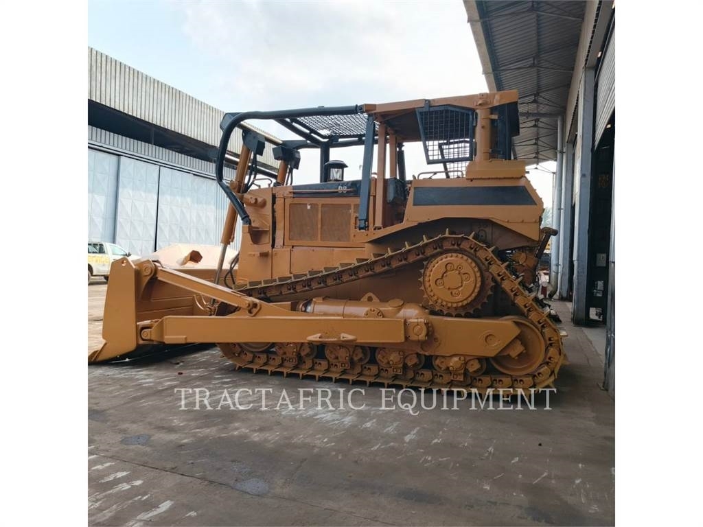 CAT D8N - ブルドーザー - 建設 - CATERPILLAR WORLDWIDE