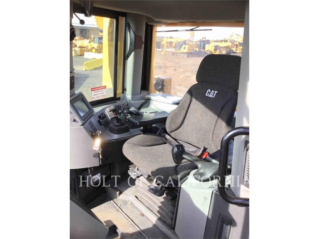 CAT D8T