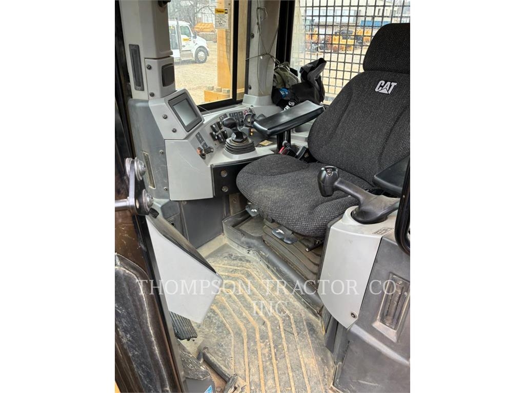 CAT D8T