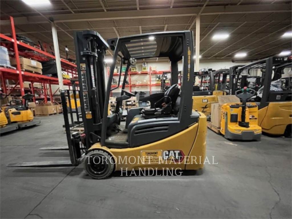 CAT LIFT TRUCKS 2ET4000 4V - Carrelli elevatori elettrici ...