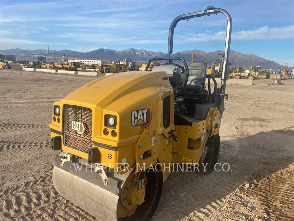 Caterpillar CB2.5 - 双轮压路机 - 建筑设备 - CATERPILLAR WORLDWIDE