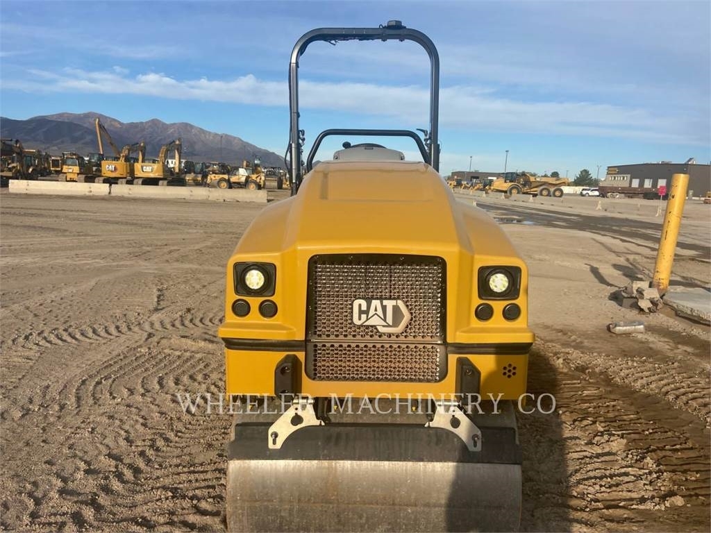 Caterpillar CB2.5 - 双轮压路机 - 建筑设备 - CATERPILLAR WORLDWIDE