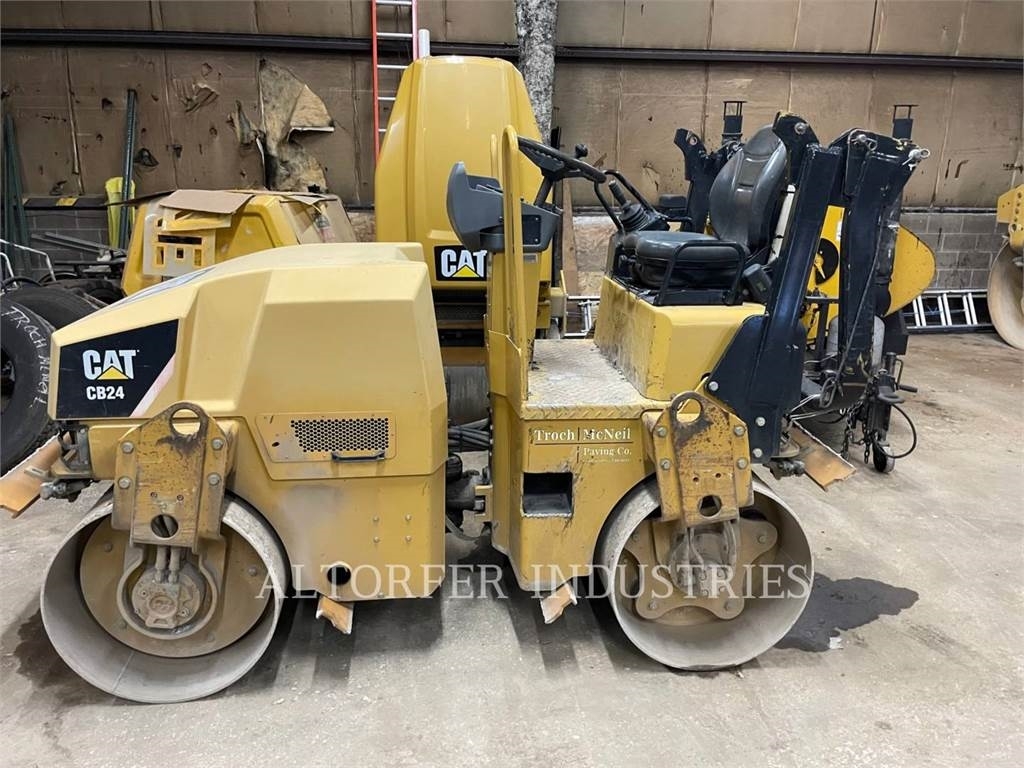 Caterpillar CB24 - Rodillos de doble tambor - Construcción ...