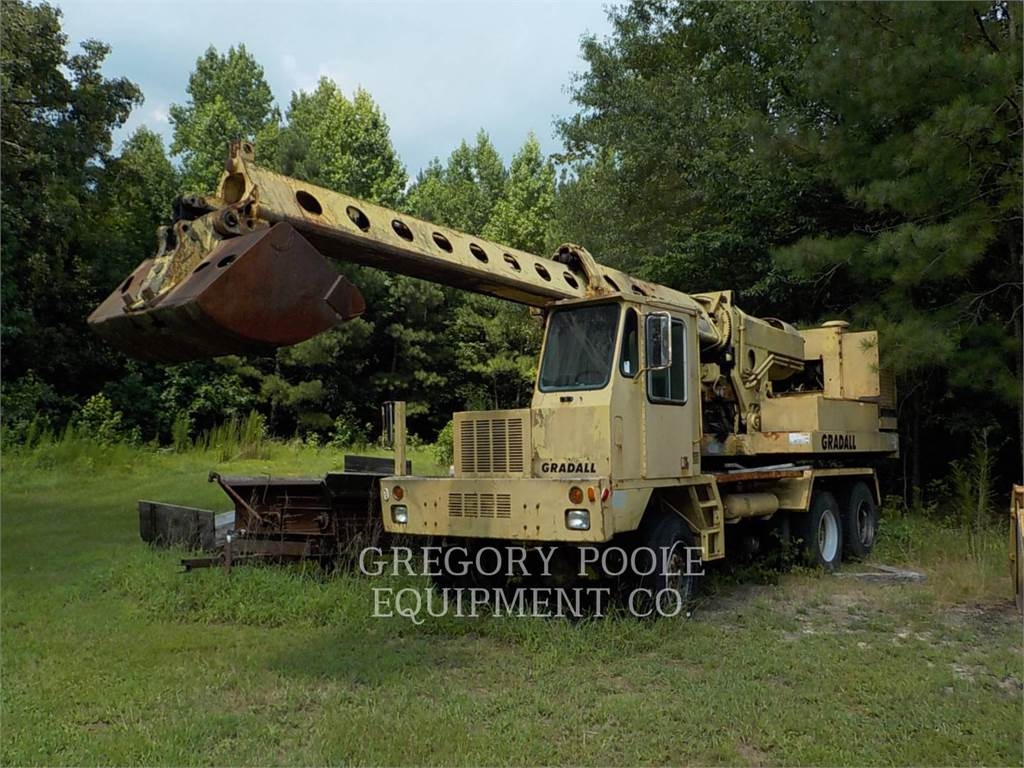 Gradall 4WD Tractors: Loaders, 4x4 & More | Ritchie List