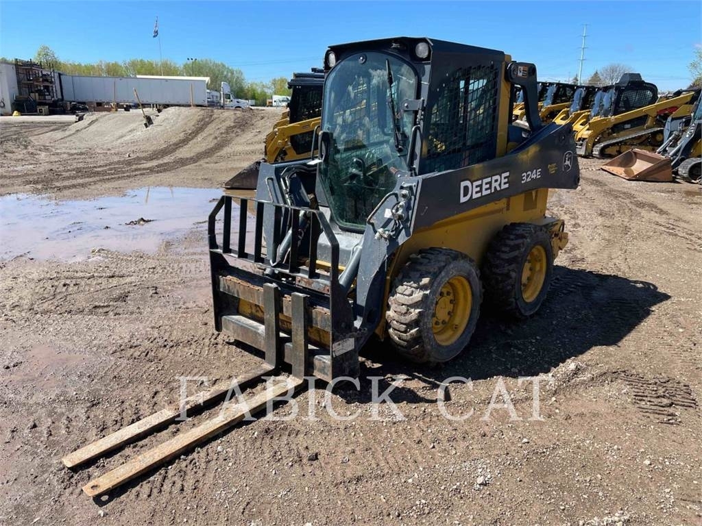 John Deere 324E - Minicargadoras - Construcción - CATERPILLAR WORLDWIDE
