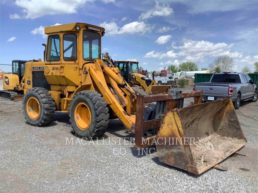 John Deere 444