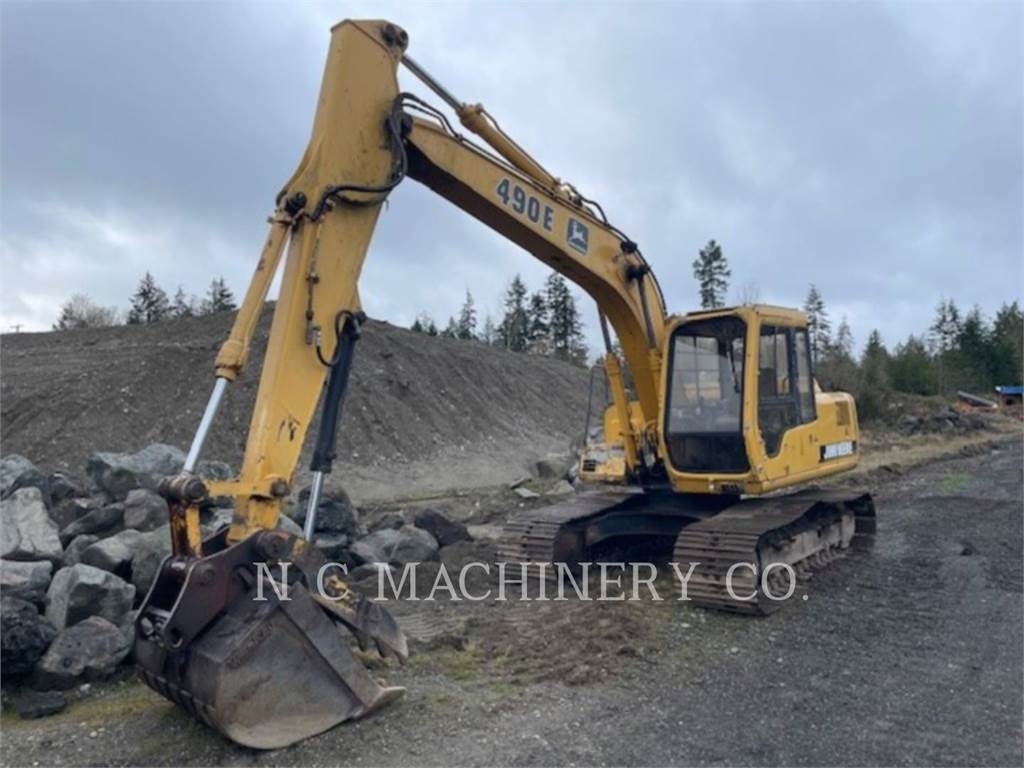 John Deere 490E
