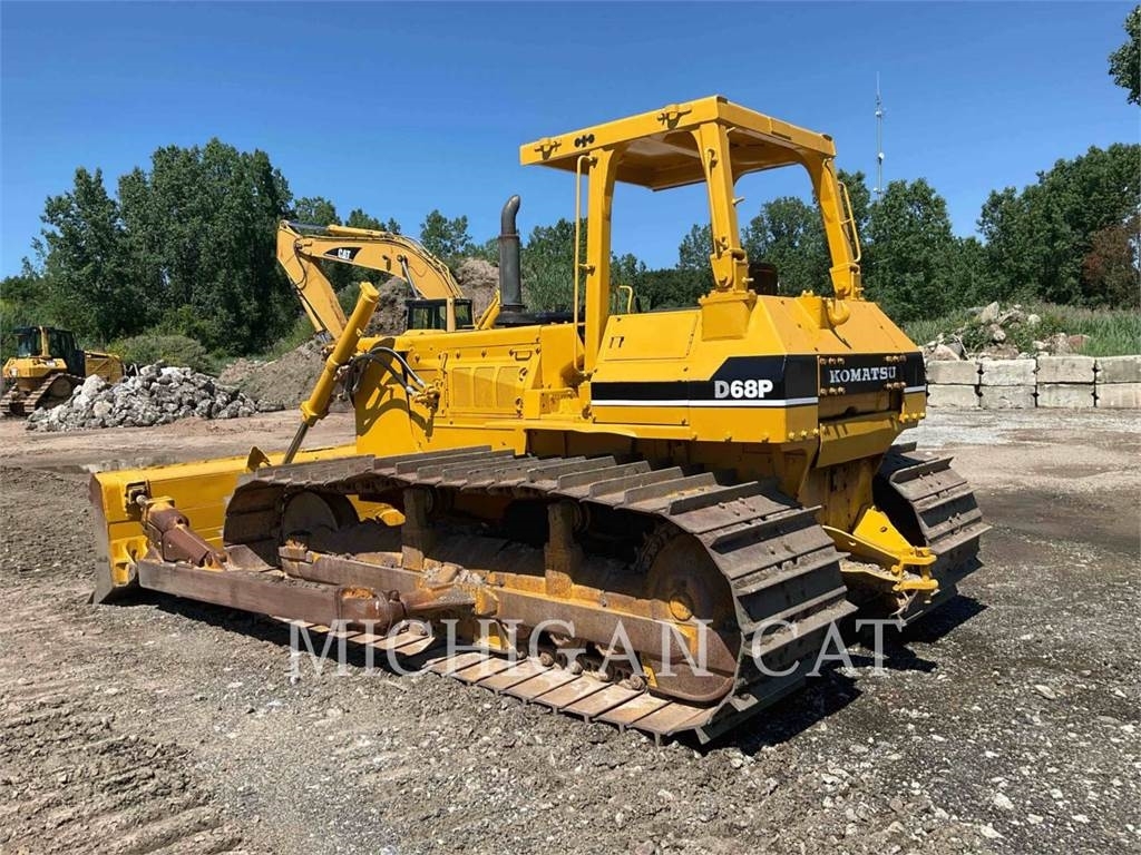 Komatsu D68
