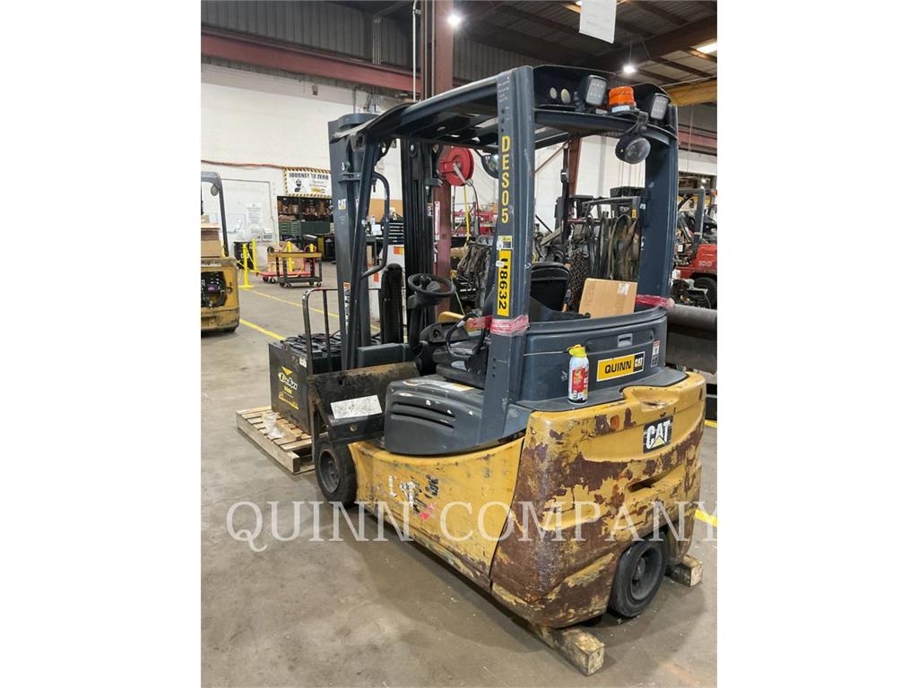 MCFA 2ET3500 - forklifts - Material Handling - CATERPILLAR WORLDWIDE