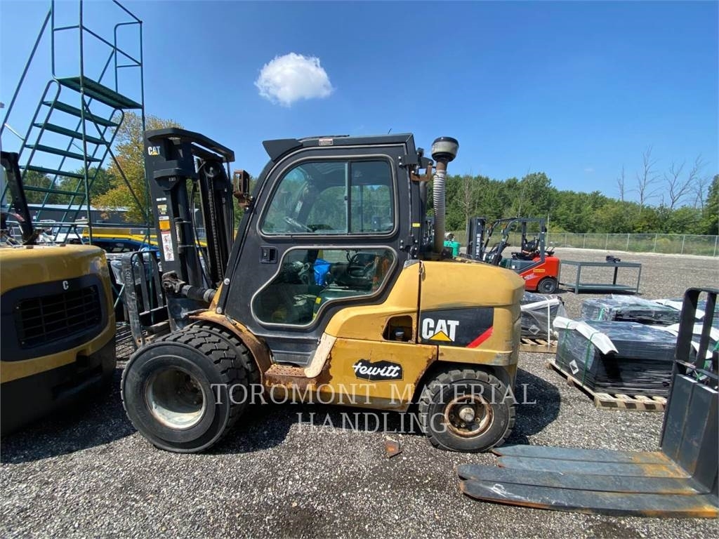 柴油叉车 - 物流运输 - CATERPILLAR WORLDWIDE